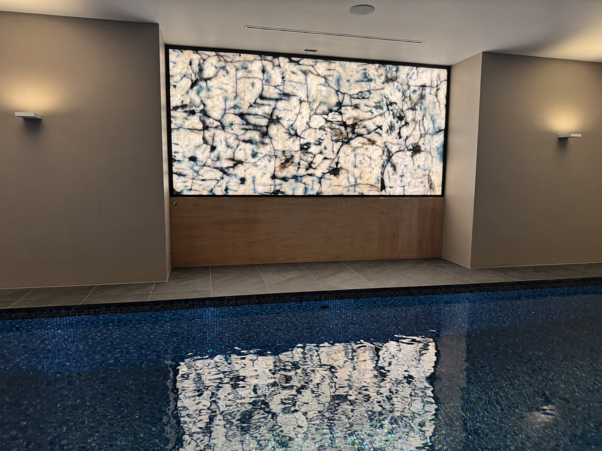 Backlit lightweight stone suppliers - Translucent - DAG